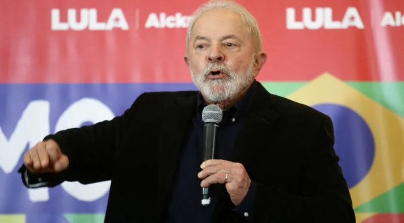 Luiz Inácio Lula da Silva é eleito presidente do Brasil